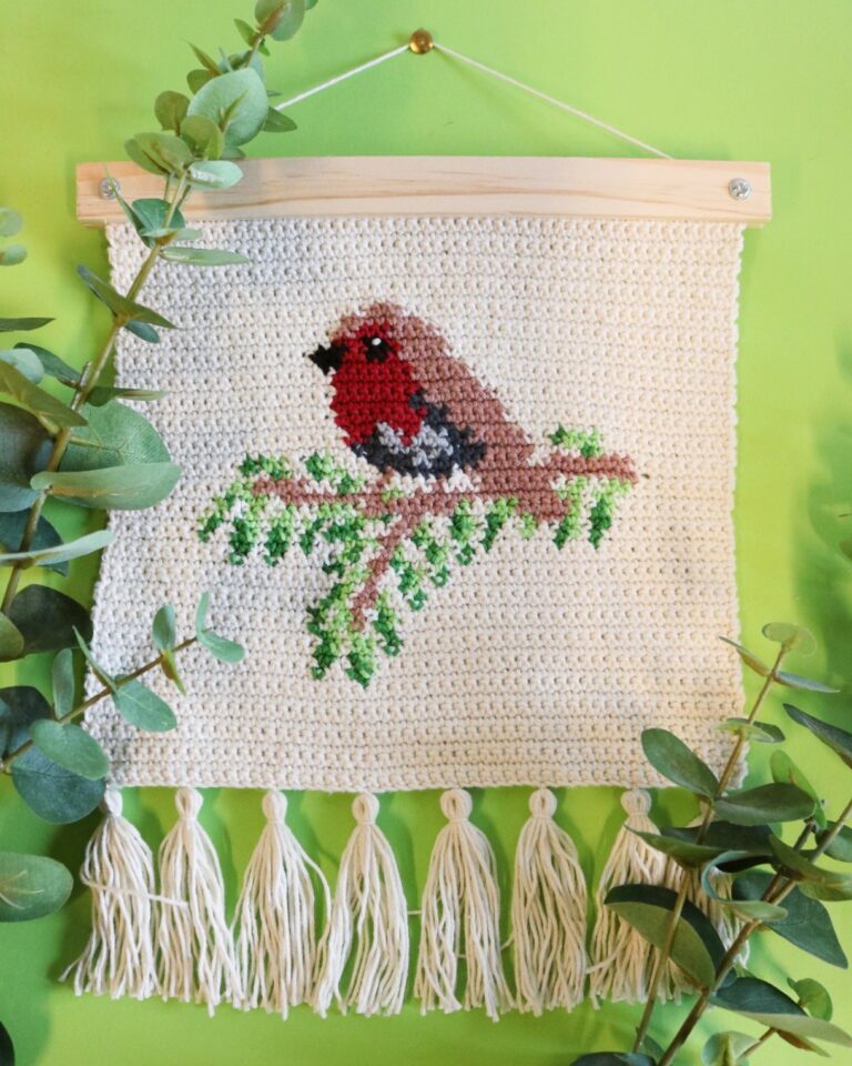 Vægophæng: Fugl på gren, Hækleopskrift – Niah Design